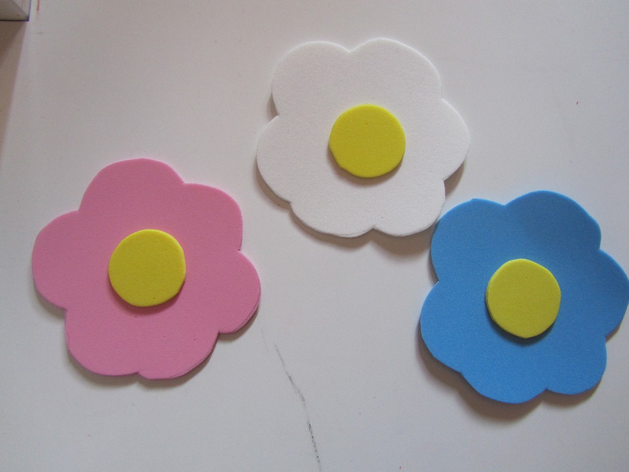 Originales flores de goma eva :: Sonrisas de colores